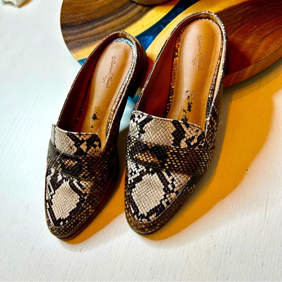 Universal Thread | Shoes | Universal Thread Amber Snake Mule Loafer ...